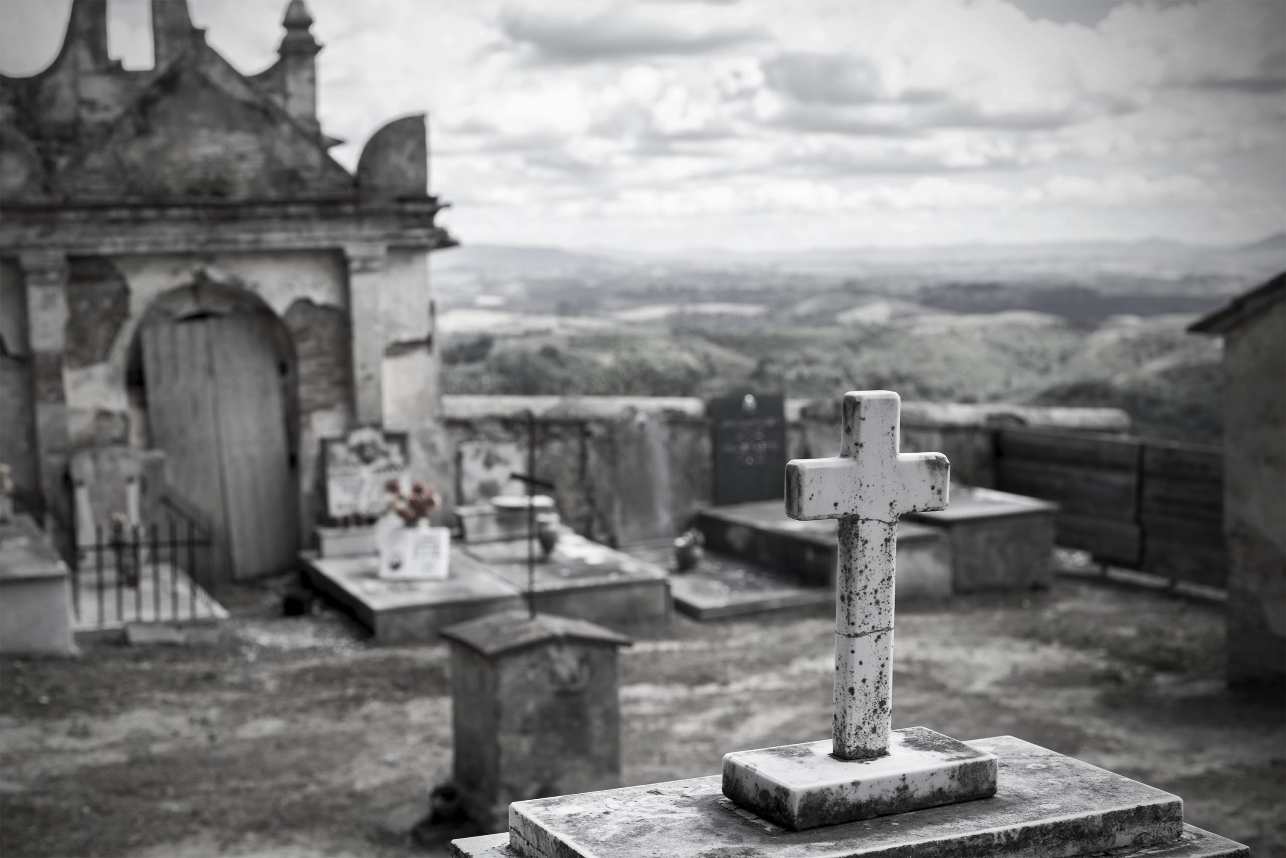 Nel "decadentismo" toscano: una domenica a Toiano, paese fantasma